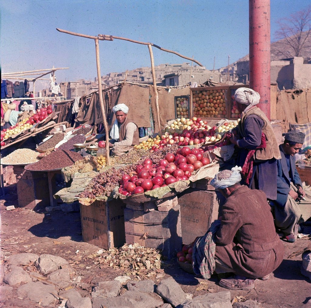 20 Wonderful Color Photographs Capture Street Scenes of Kabul ...