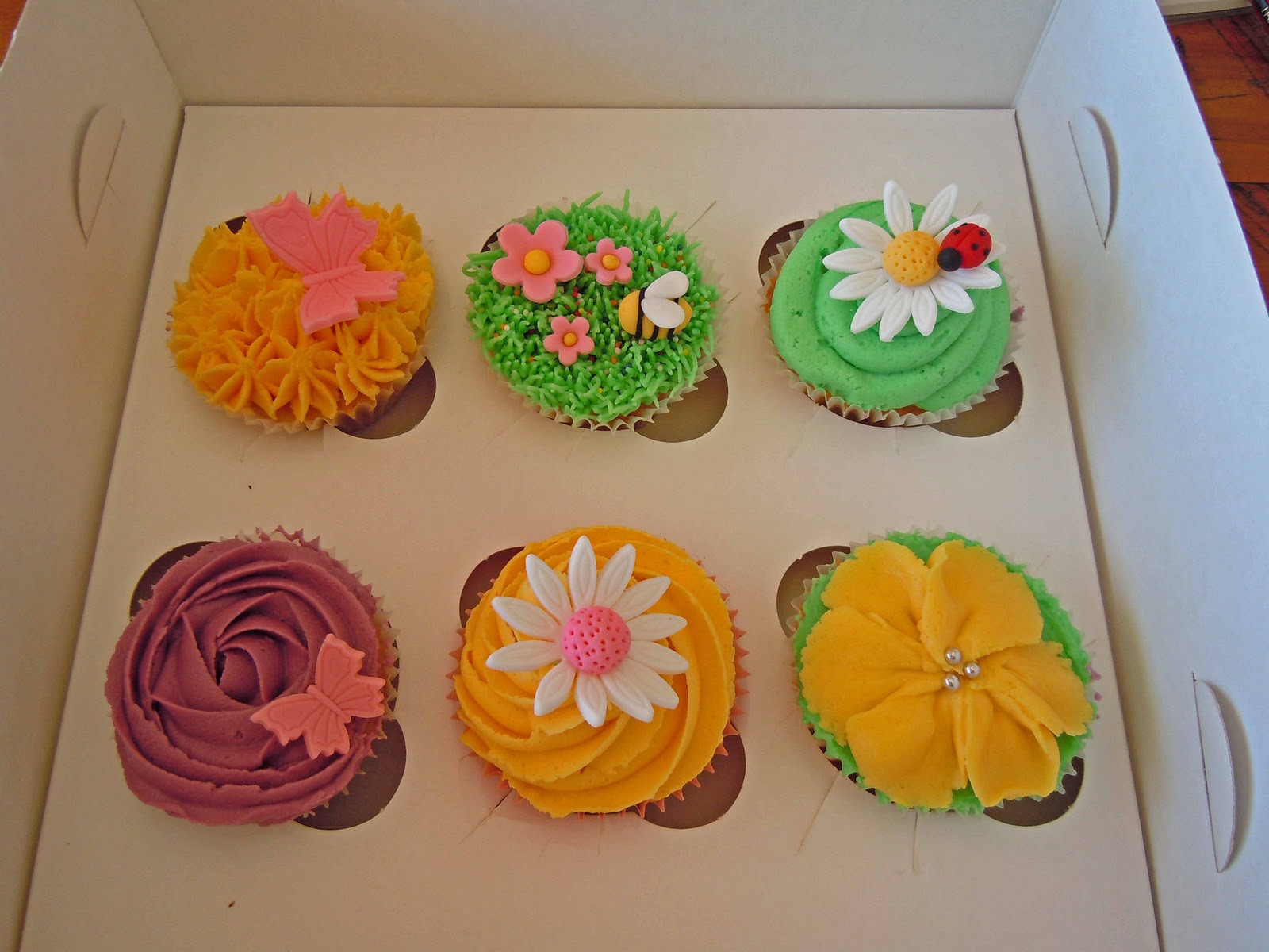 Cake Trails...: Christmas and Spring Themed Cupcakes