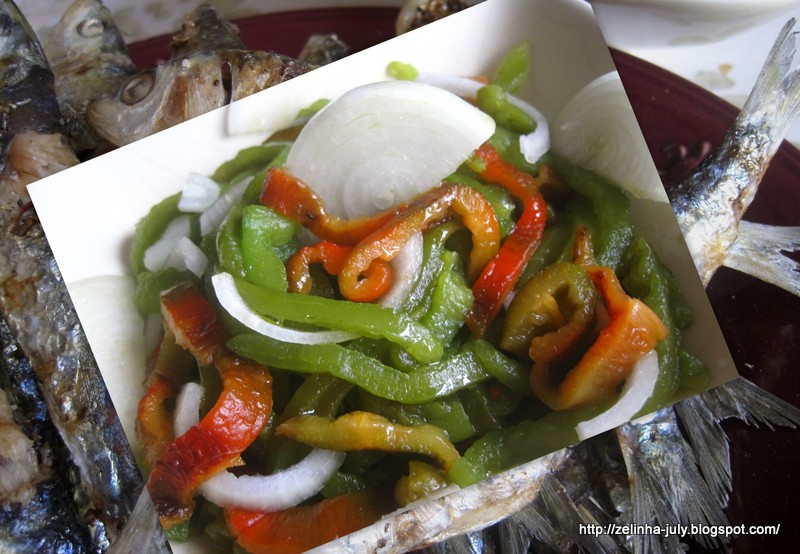 PETINGA GRELHADA E SALADA DE PIMENTOS