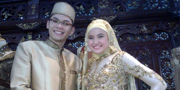 INDONESIA BERSATU: Pernikahan Marshanda dengan Ben Kasyafani