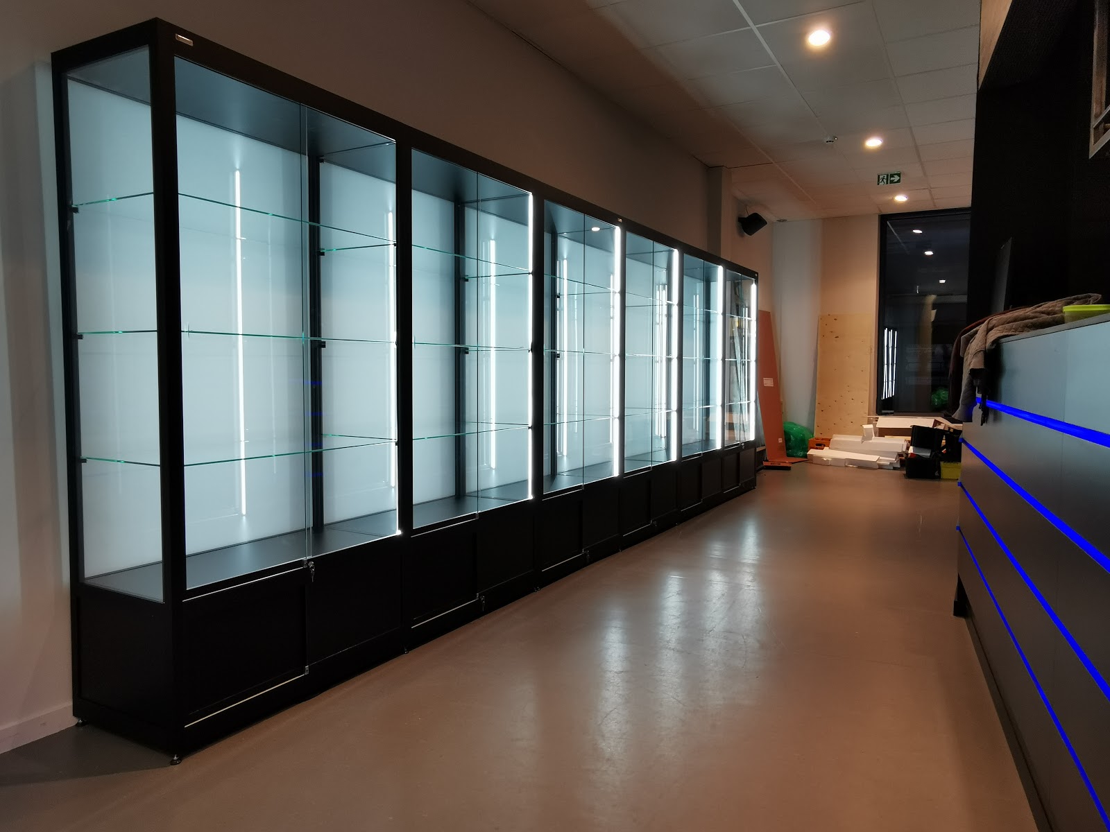 Vitrine Masters: Vitrinekasten met ledstrips voor winkels