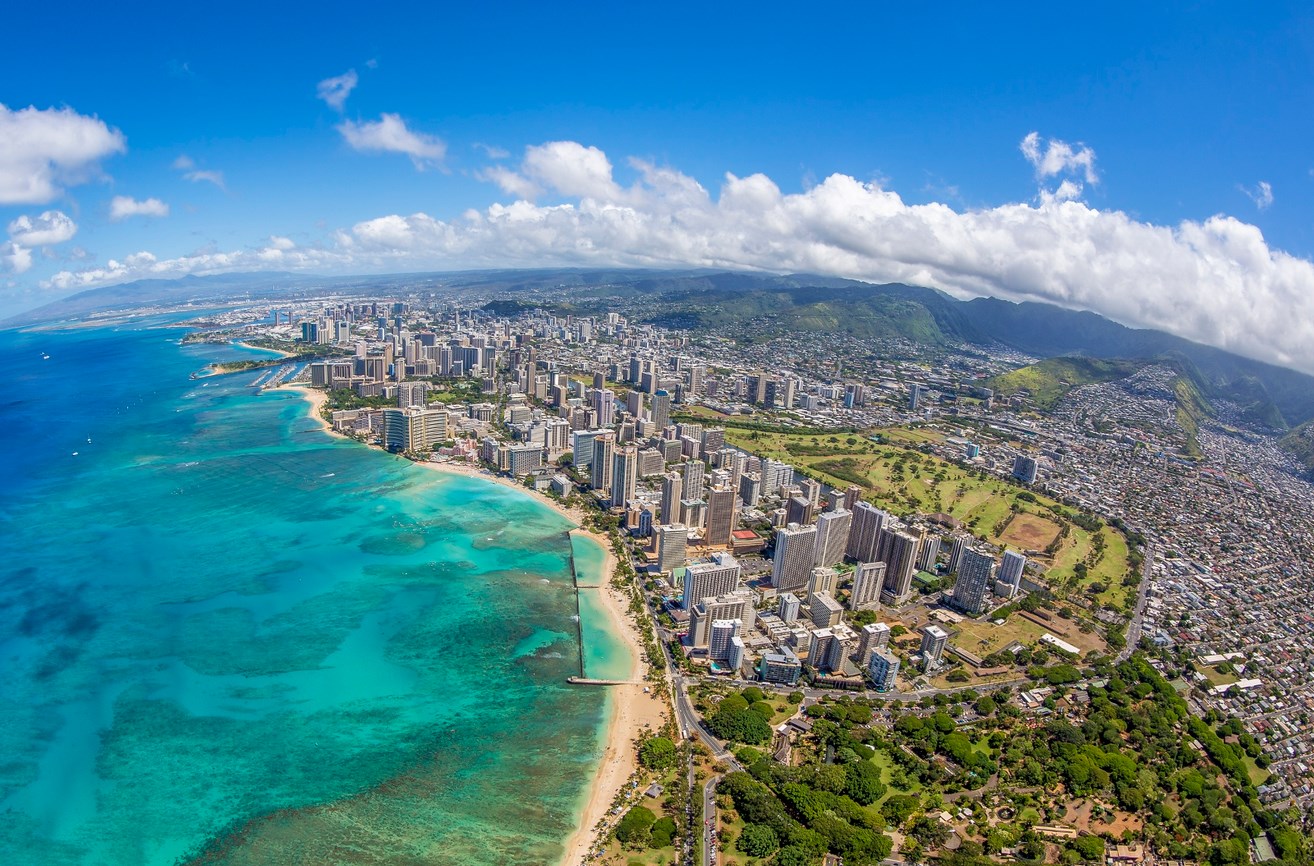 Let's travel the world!: 10 cities to visit!