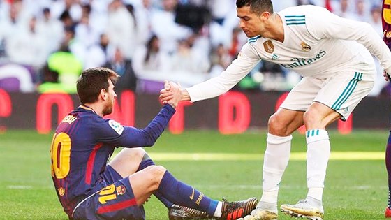 The World of Football : Clash of the football GODS - Ronaldo - Messi ...