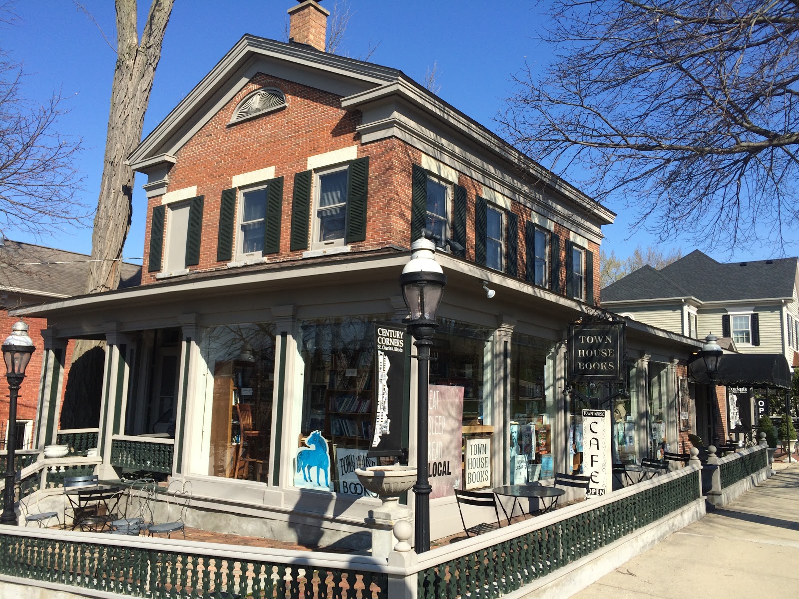 The Indie Bob Spot: Town House Books & Cafe - St. Charles, IL