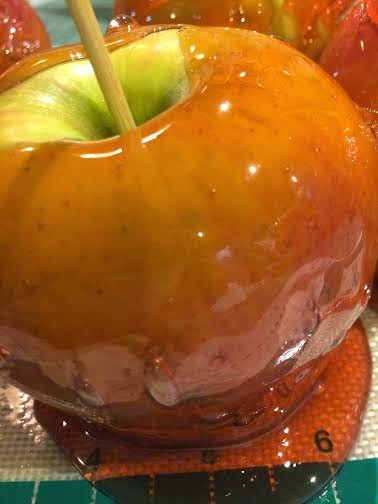 Georgia, Plain & Simple: Candied Apples--A Great Winter Treat!