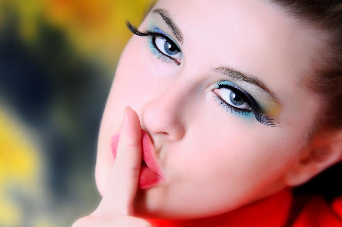 Women makeup tips 2012: Women Simple Makeup Tips