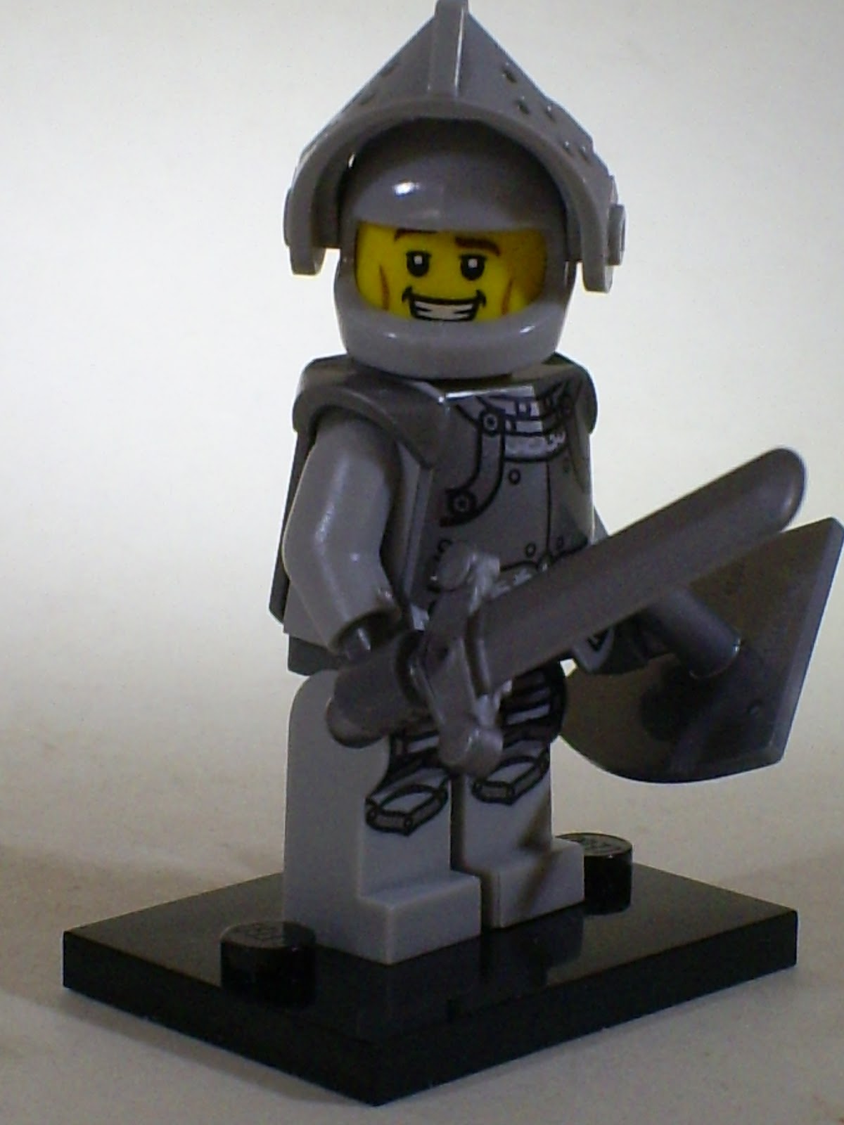 That Figures: REVIEW: Lego Minifigures Series 9 - Heroic Knight