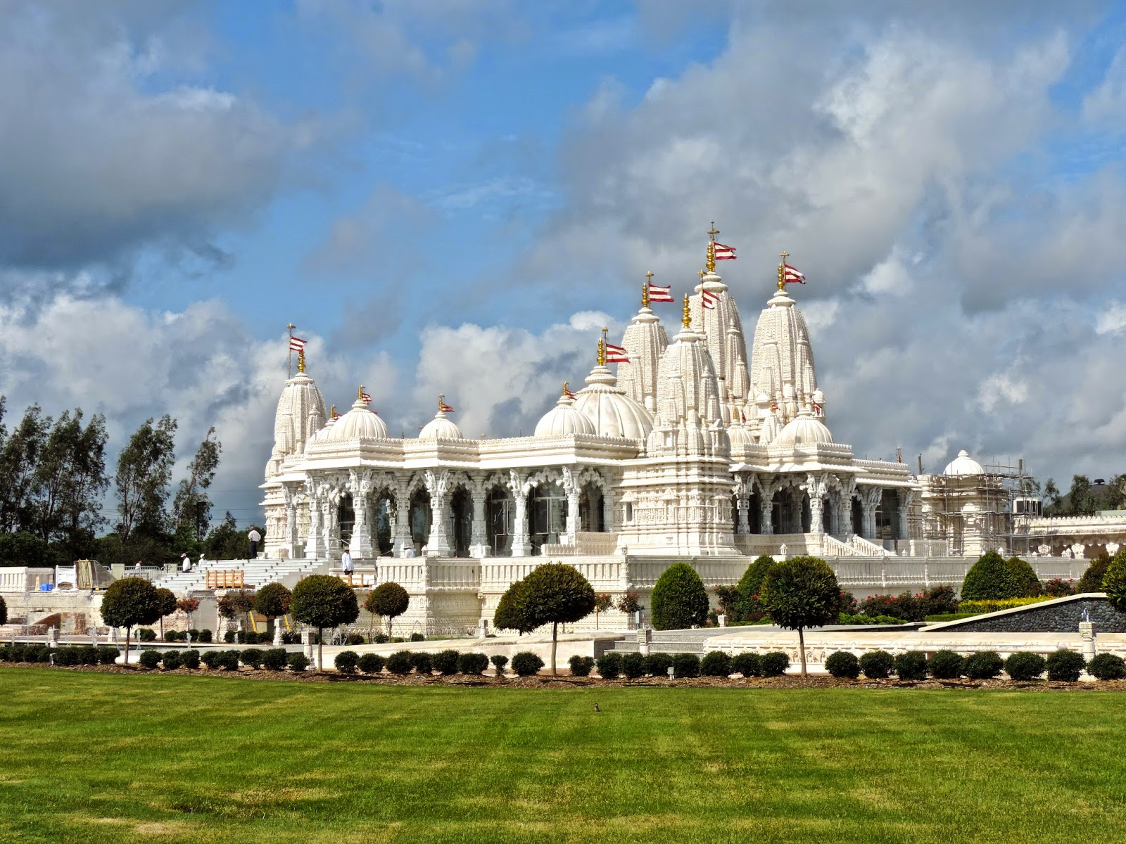 Of Golden Roses: BAPS Shri Swaminarayan Mandir