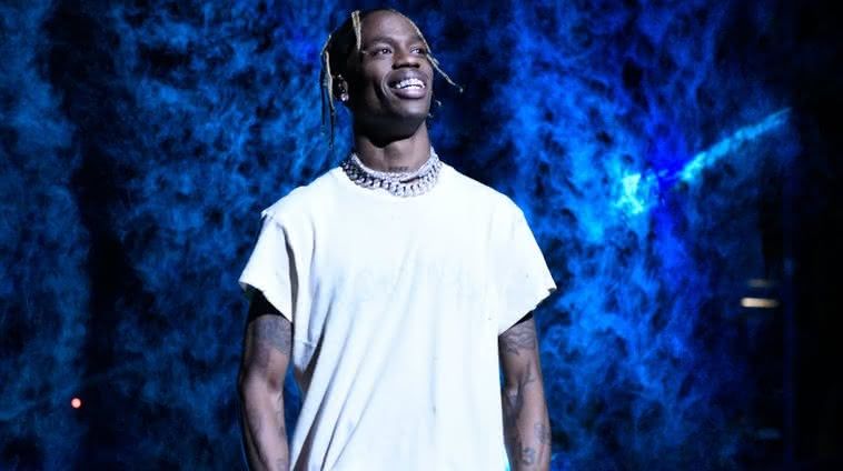 Travis Scott presenteia seus pais com nova Range Rover e Porsche no Natal