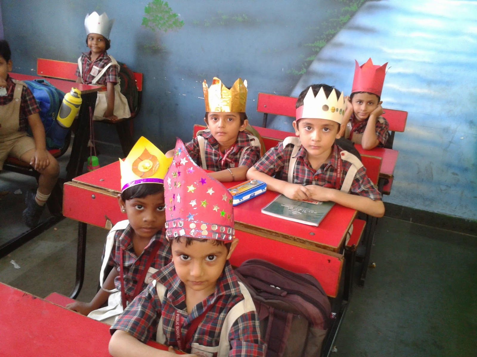 DAV Dwarka kindergarten Wing (Pre Primary): Crown Decoration Activity