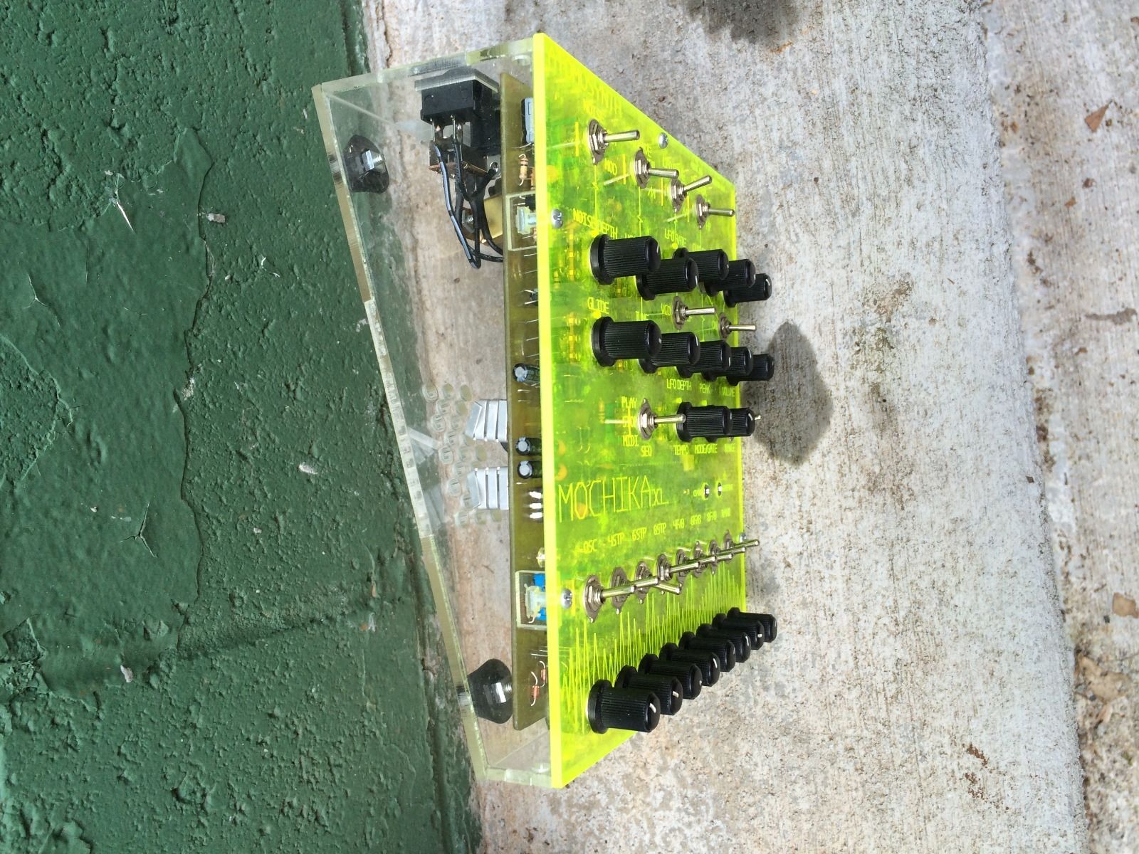 MATRIXSYNTH: Atomosynth Mochika XL Retro Synth Square Wave Old School ...