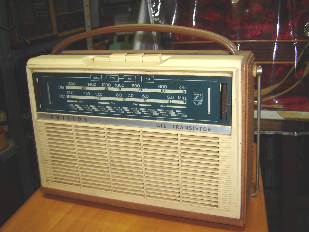 Videotran Museu de Rádios - PY6ZL - Zelito Lima!: Rádio Philips ALL ...