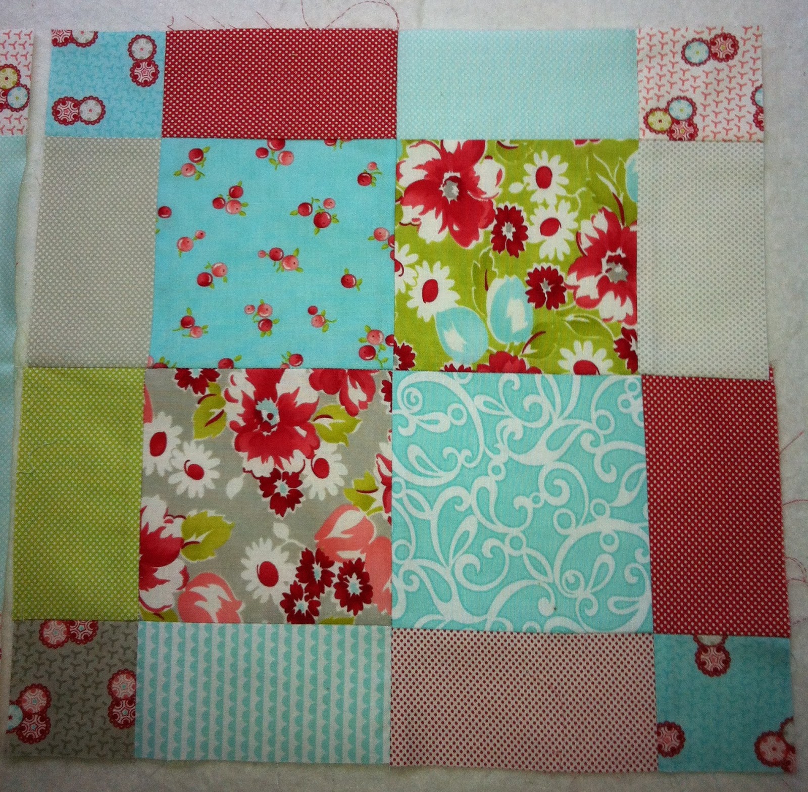 The Peony Teacup: Tutorial: Easy Disappearing 9 Patch Table Runner