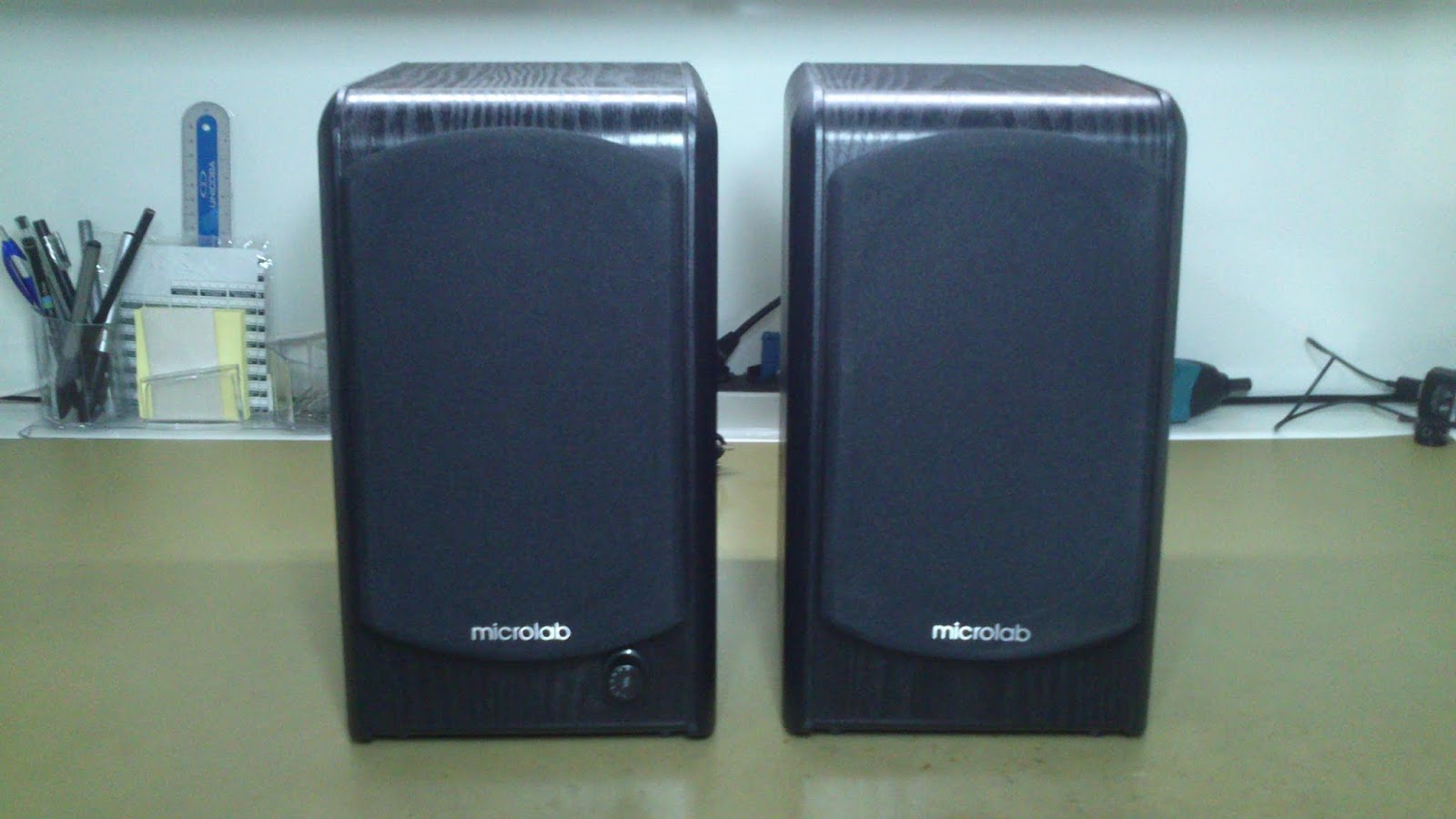 Dhvan Assistência Técnica: Caixas multimídia Microlab B-77