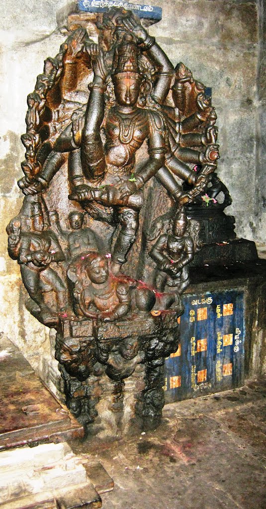 Tamilnadu Tourism: Kailasanathar Temple, Tharamangalam - Temple Pillars