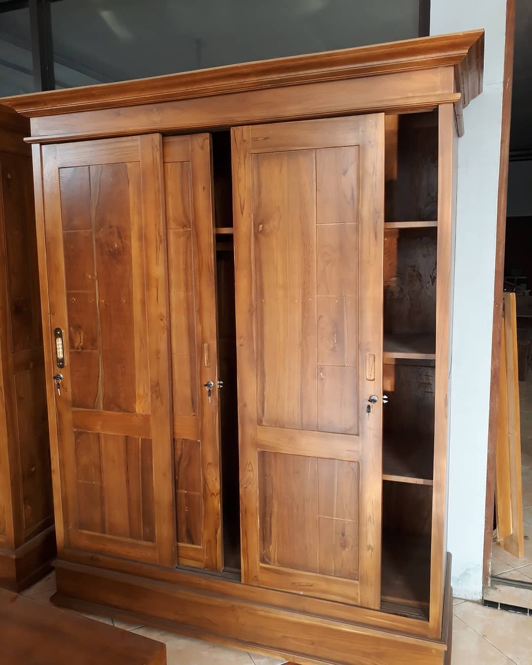Lemari Pakaian Sliding Minimalis 3 Pintu | Shofa Wood Jepara Furniture