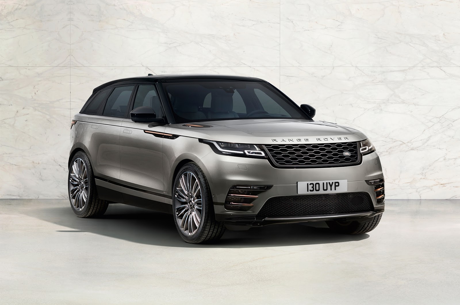 Ultim'ora News 24: Land Rover, la nuova Velar tra Suv e coupè