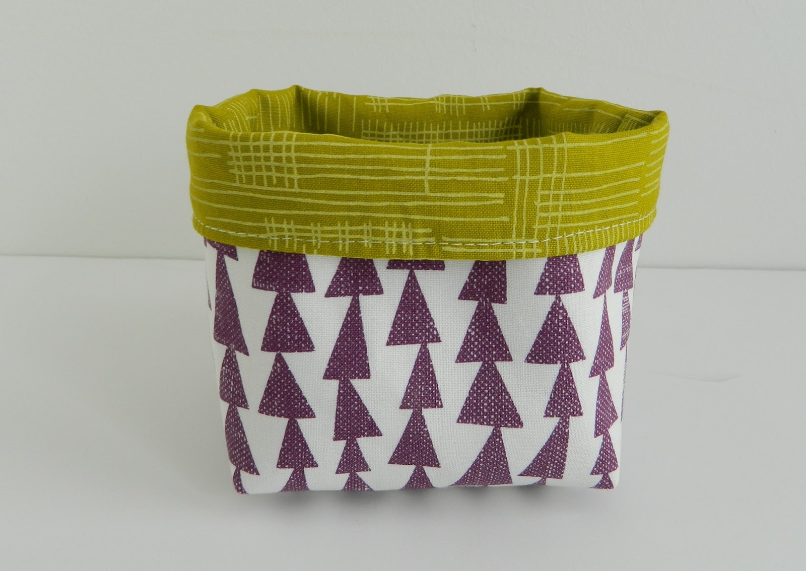tiny flower pot cozy {a tutorial}
