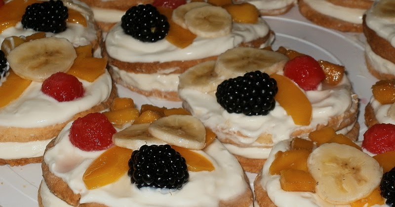 Mini tortice s vanilijom i voćem - Moderna kuhinja - na moj način