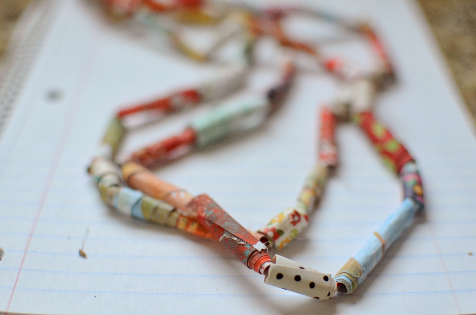 The Rosy Life: Paper Bead Necklace {DIY}