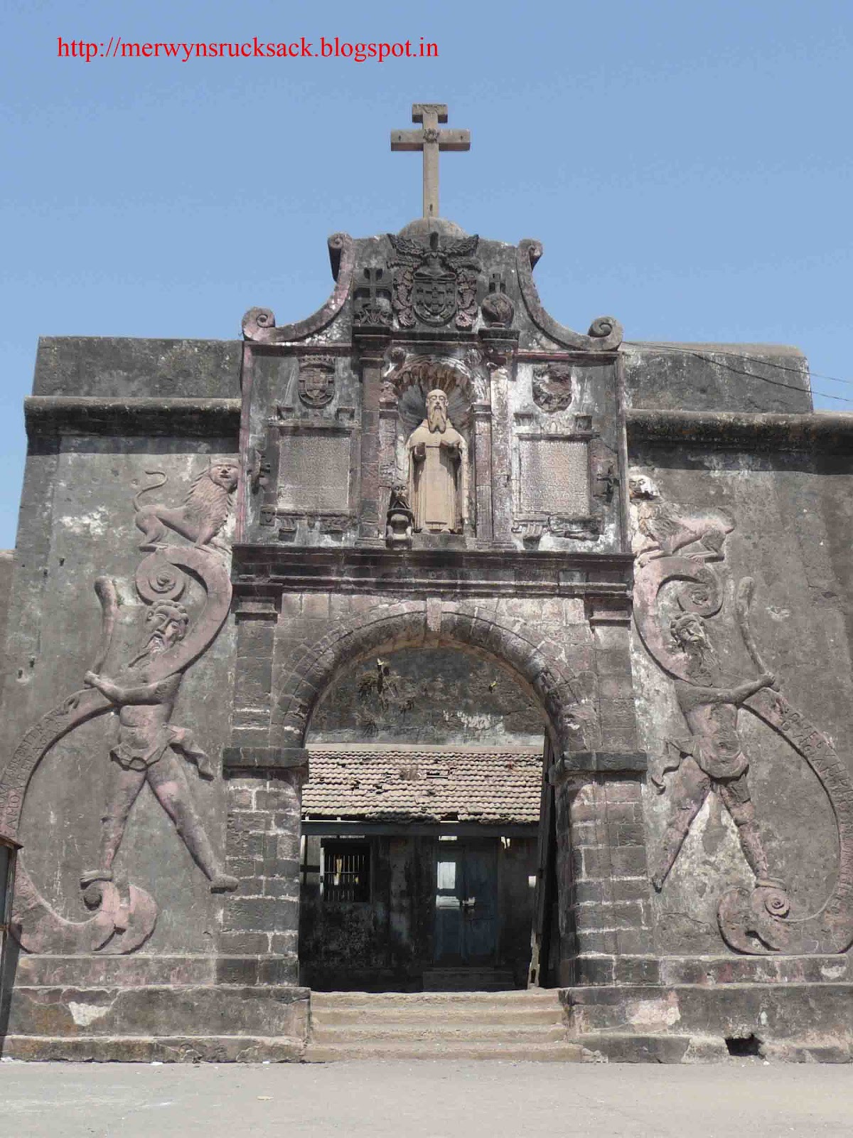 St. Jerome Fort in Nani Daman | The journey of a thousand miles begins ...