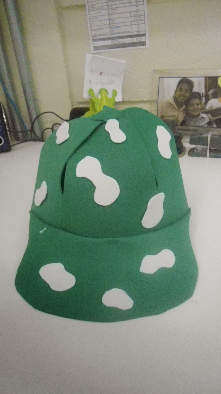 COMPARTILHANDO IDÉIAS COM A TIA ANGELA: BONÉS FEITOS DE EVA