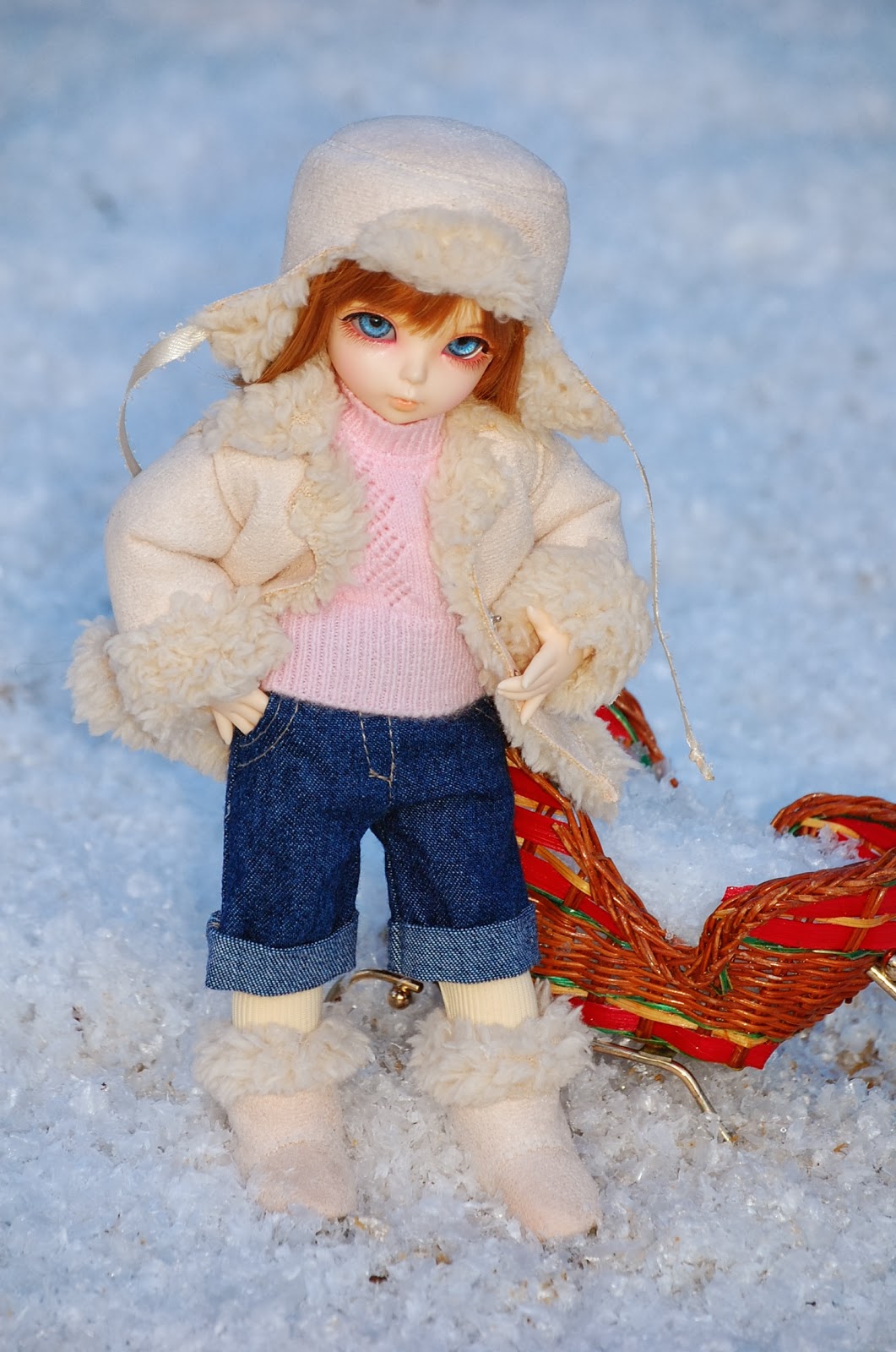 Dolls World: Winter outfit ( Tiny bjd doll).