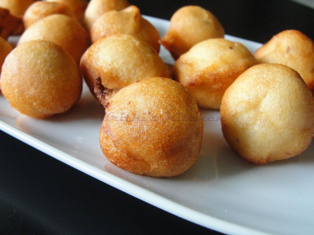 Krithi's Kitchen: Urad Sweet Bonda / Deep Fried Sweet Vadas with Urad ...