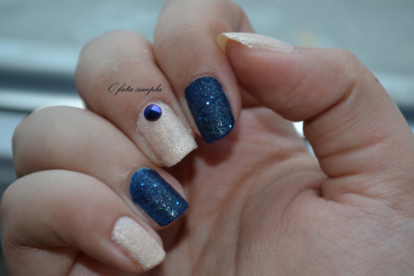 O fata simpla: Textured Nail Polishes