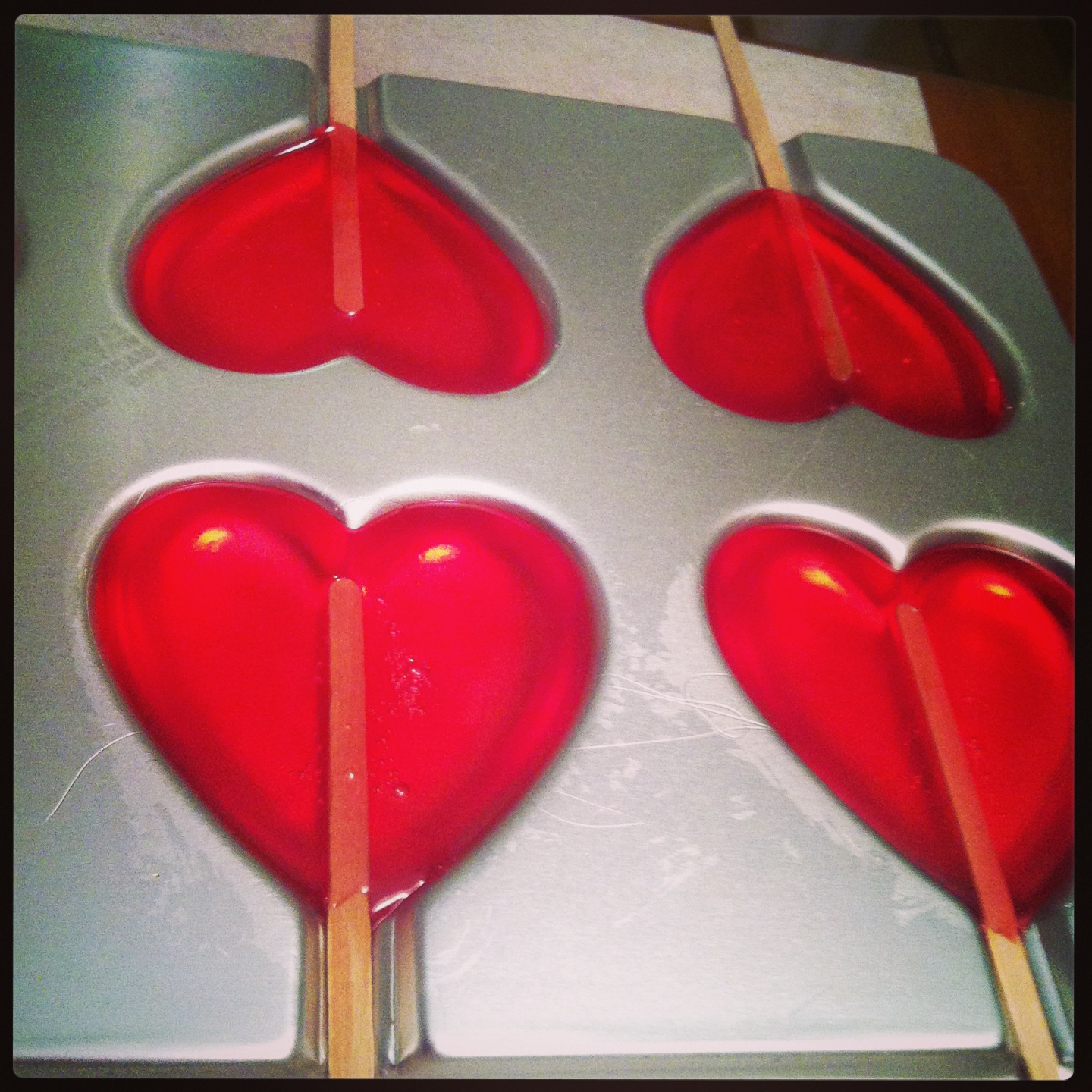 Des suçons en sucre d’orge pour la Saint-Valentin – Cerises & Gourmandises