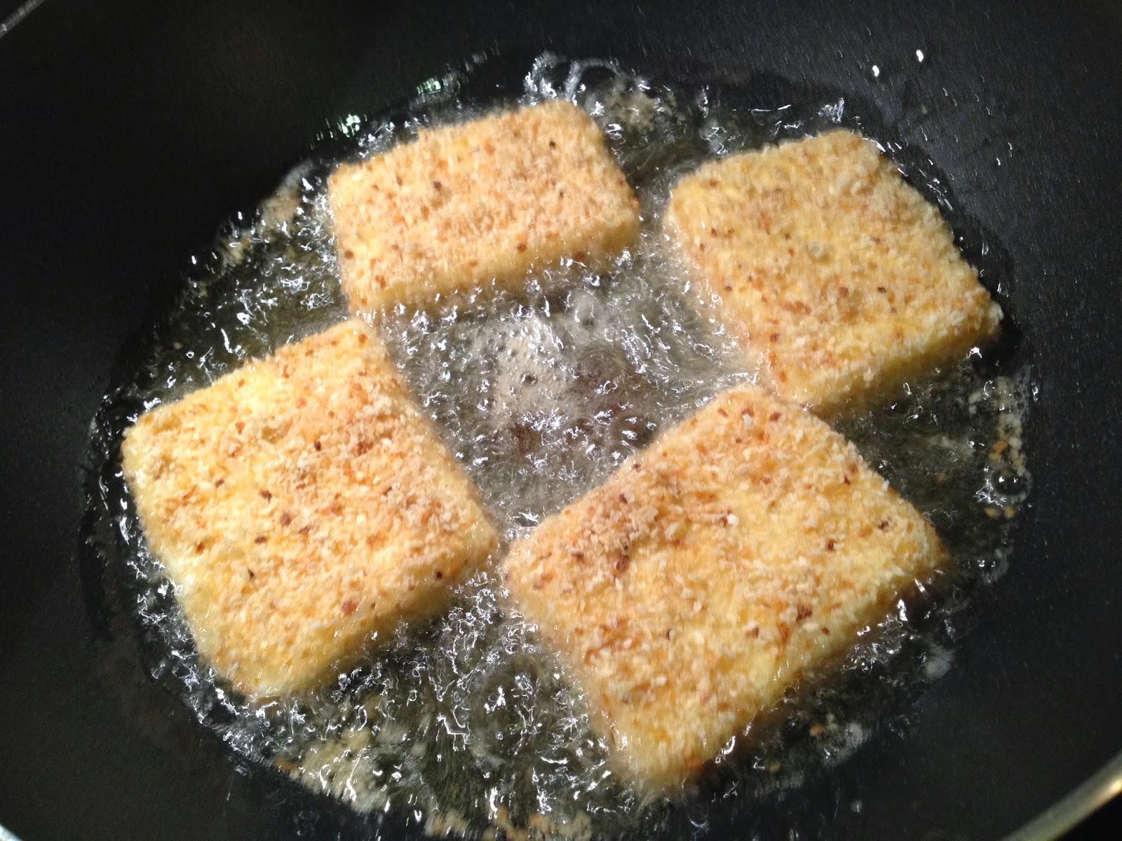 Gebratener Käse (Smazak) ~ LuboBase