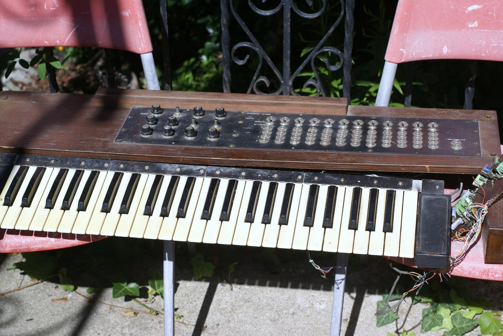 MATRIXSYNTH: Moog Prototype "Thingamajig"?