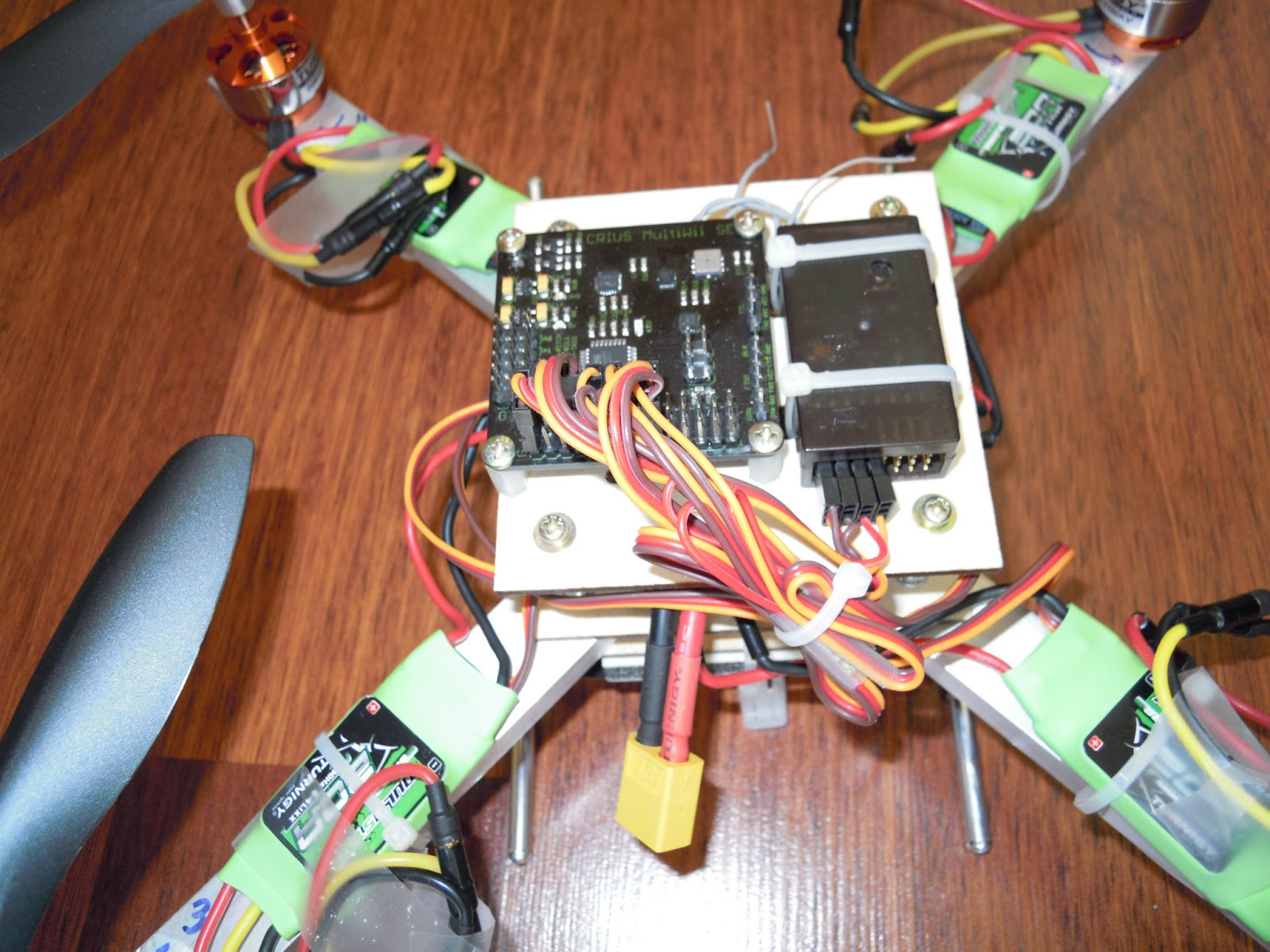 Aviator Ahmet: Ev Yapımı Dört-Rotor