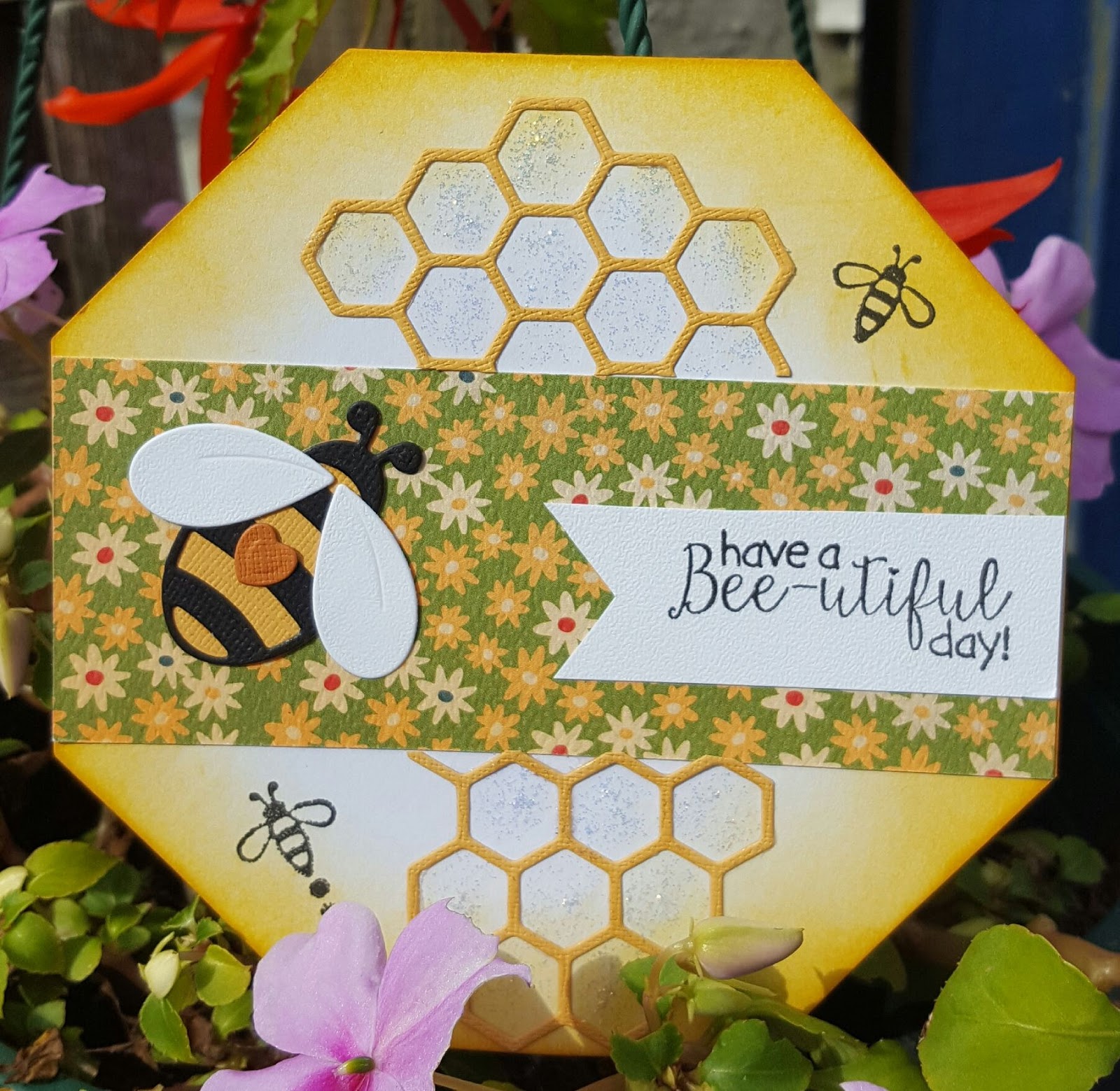 Crafts U Love: Create & Take: Bee-utiful Day
