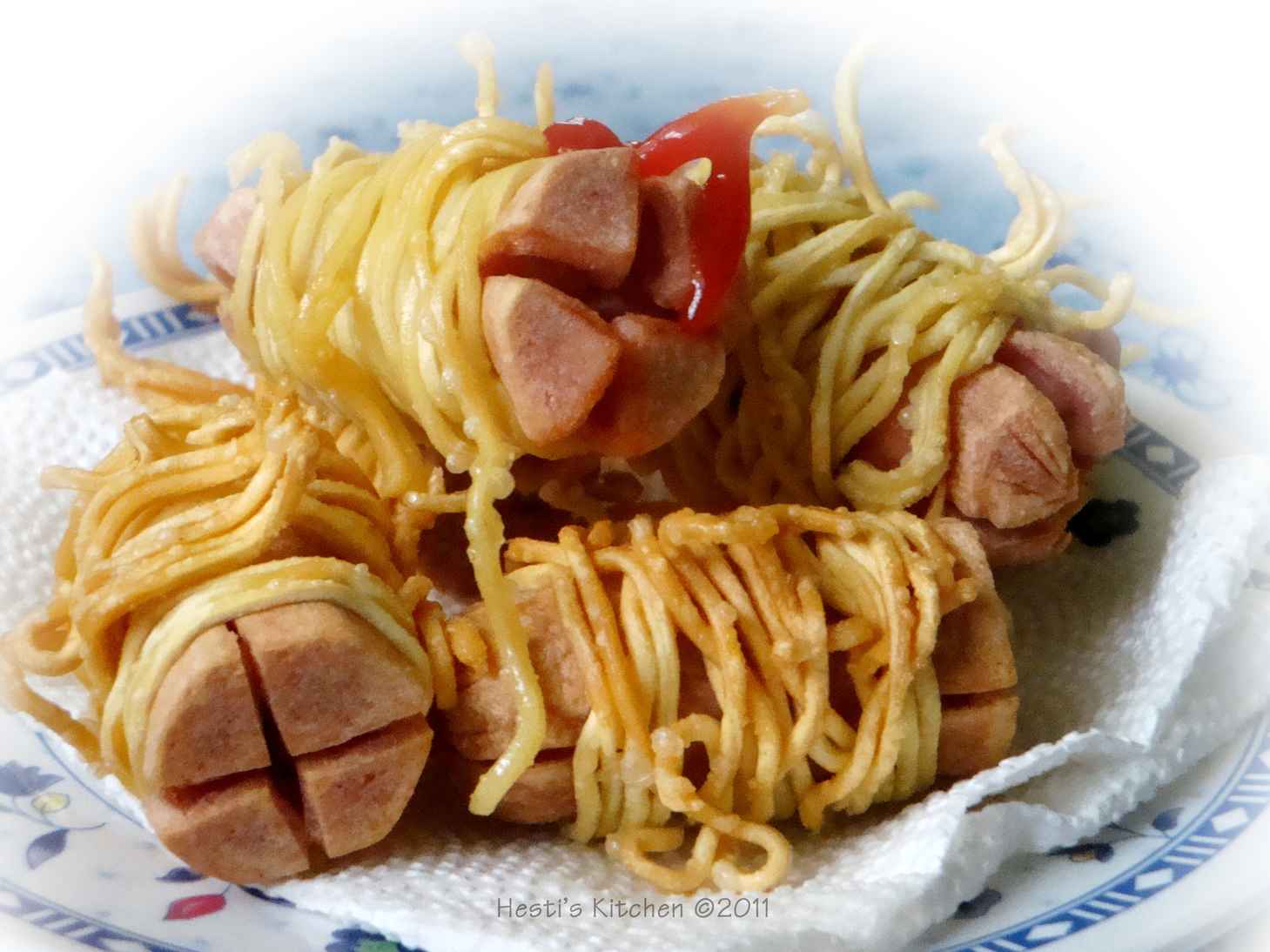 Fun and Happy Cooking: Sausage Rolls Noodles