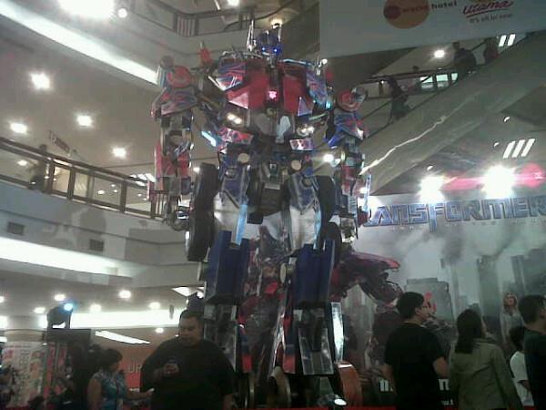 Transformers Live Action Movie Blog (TFLAMB): Transformers 3 Chevy Road ...