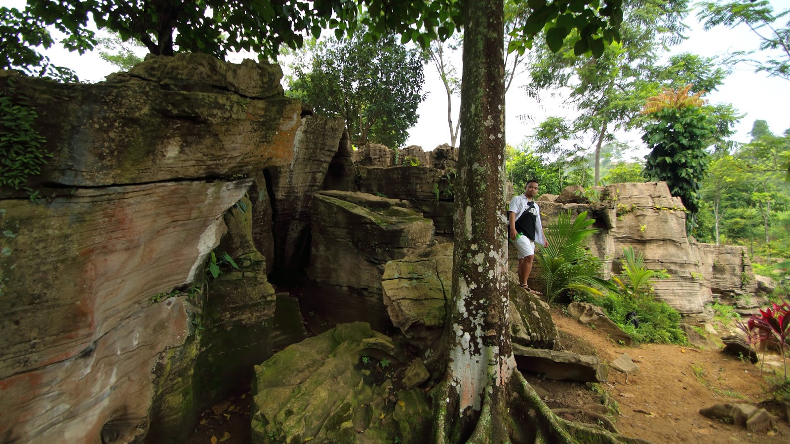 Hiking ceria ke Goa Agung Garunggang Geopark-Sentul, Bogor