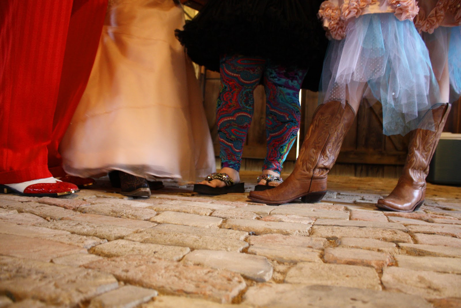 what's deb doing?: Junk Gypsy Prom on HGTV tonight