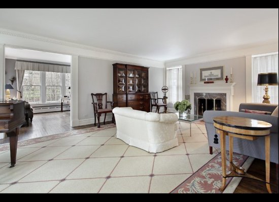 Redefining the Face Of Beauty : Inside the beautiful house of Home Alone!