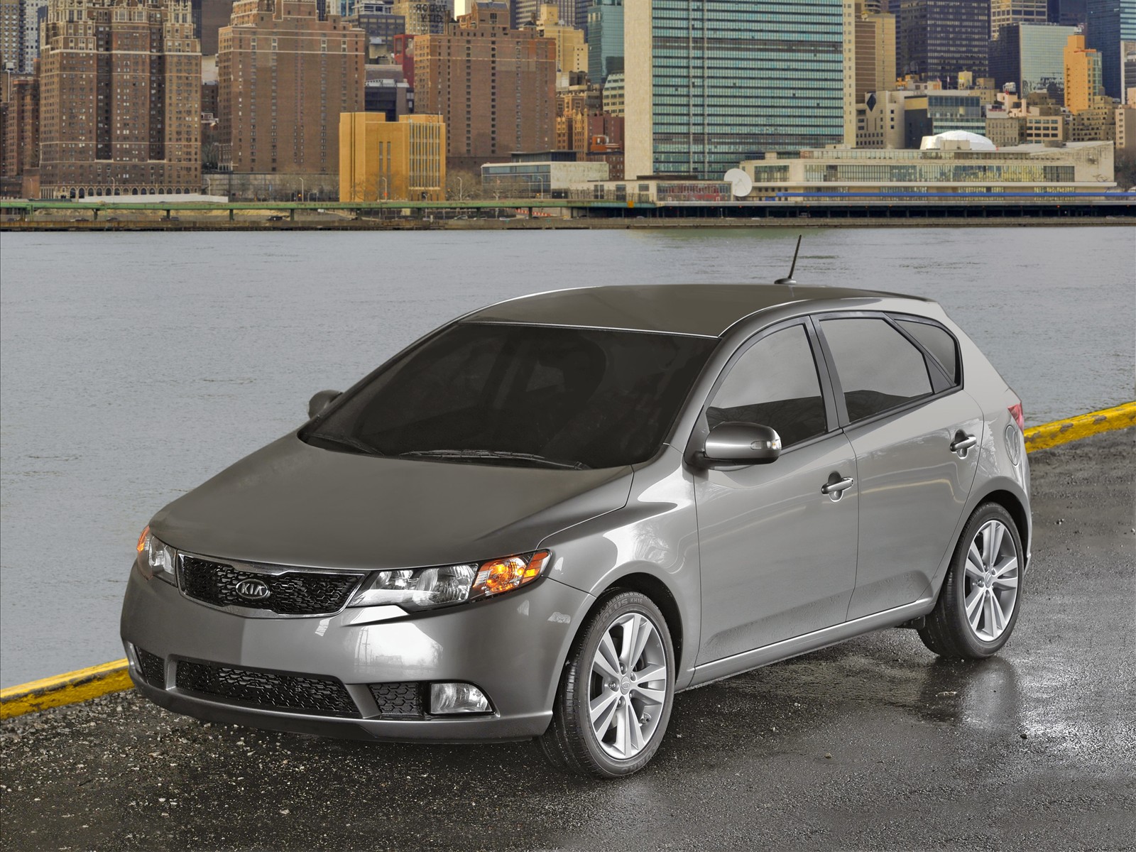 2011 - Kia Forte 5 Door Hatchback (Full Pic)