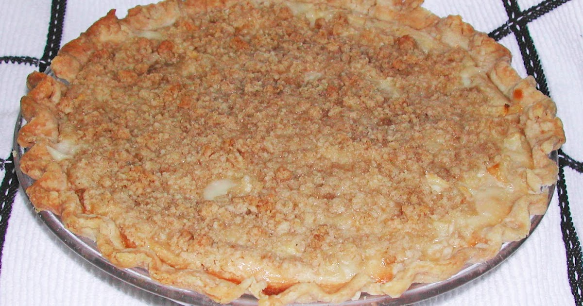 The Iowa Housewife: Creamy Pear Pie