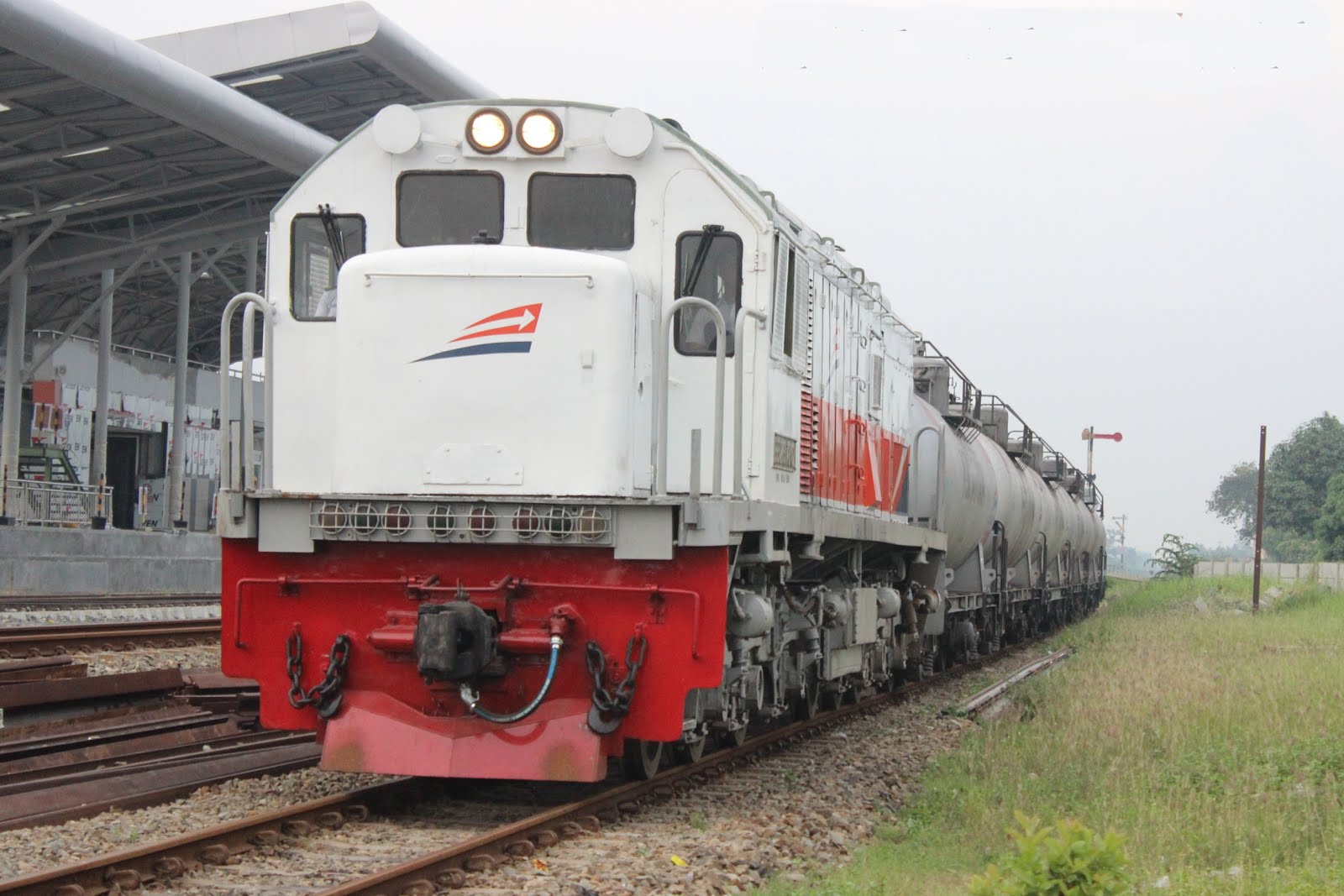 Arsip 76R: Lokomotif Disel Indonesia