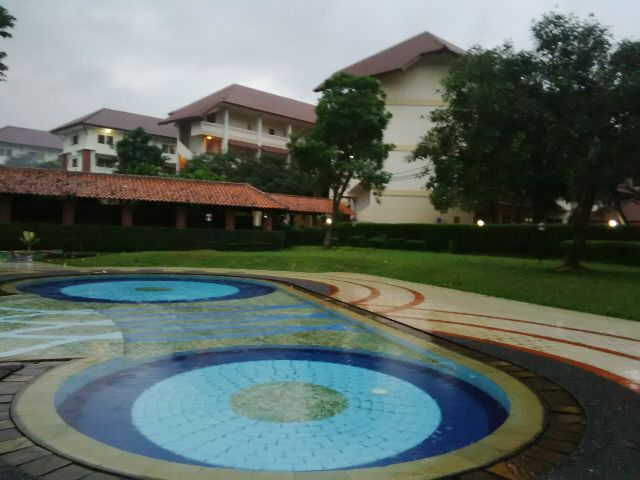 Menikmati Berenang di Wisma Makara UI