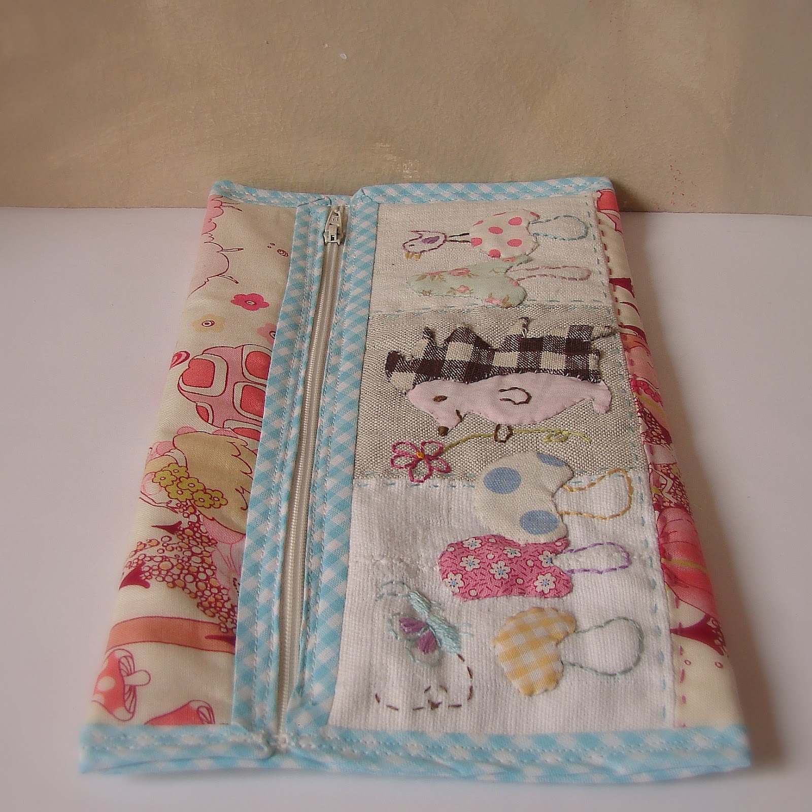 Roxy Creations: Pouch hedgehog with mushrooms