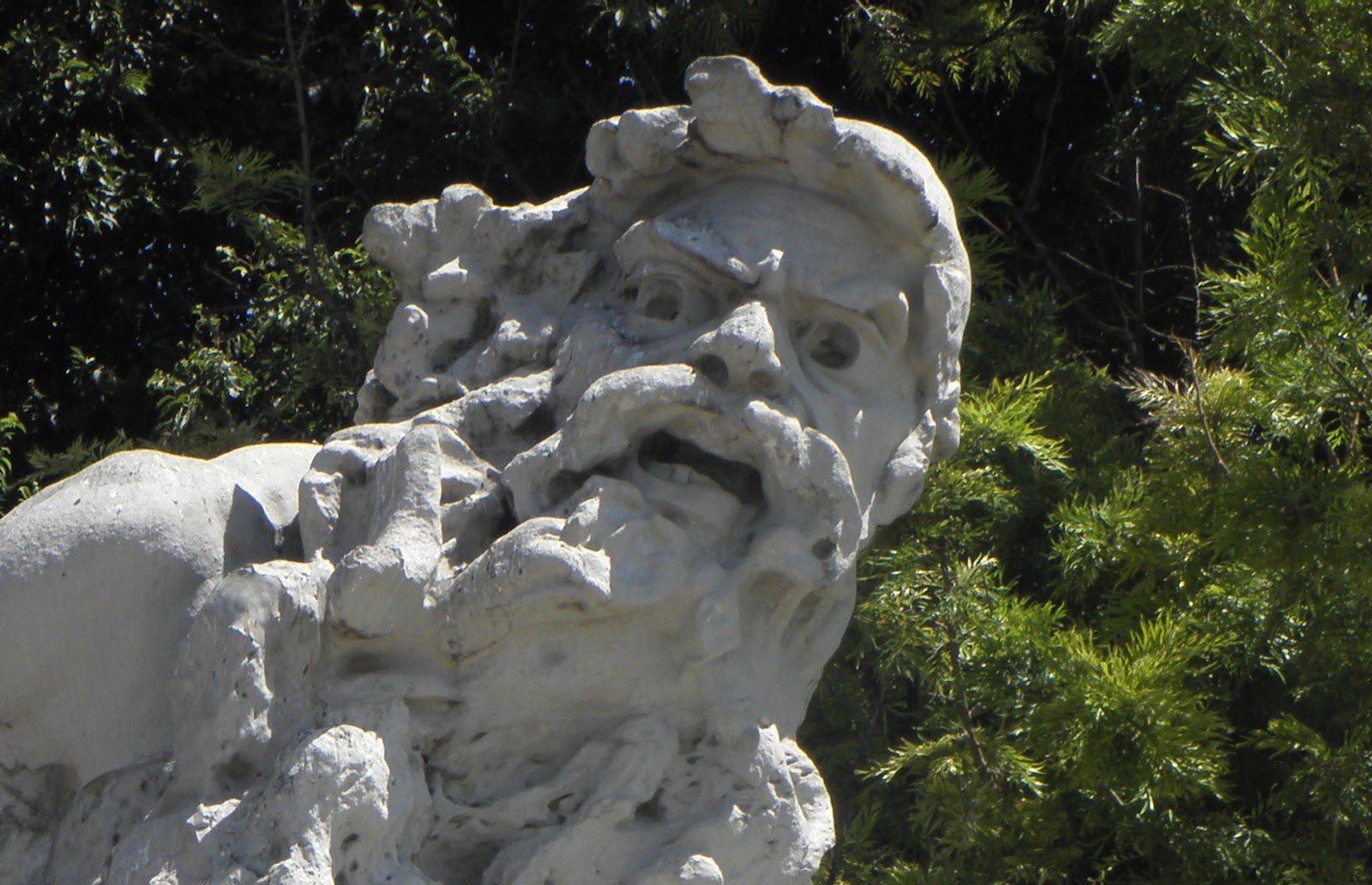 Beco das Barrelas: O Mostrengo