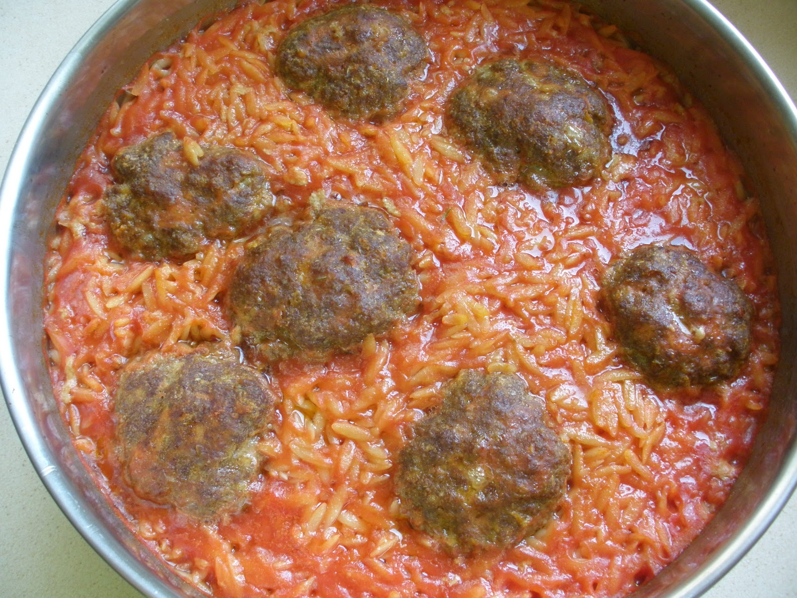 Come to cook: Μπιφτεκια με κριθαρακι στο φουρνο