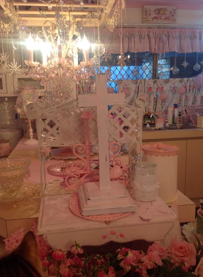 Olivia's Romantic Home: Kim's Shabby Chic Pink Palace Home Tour