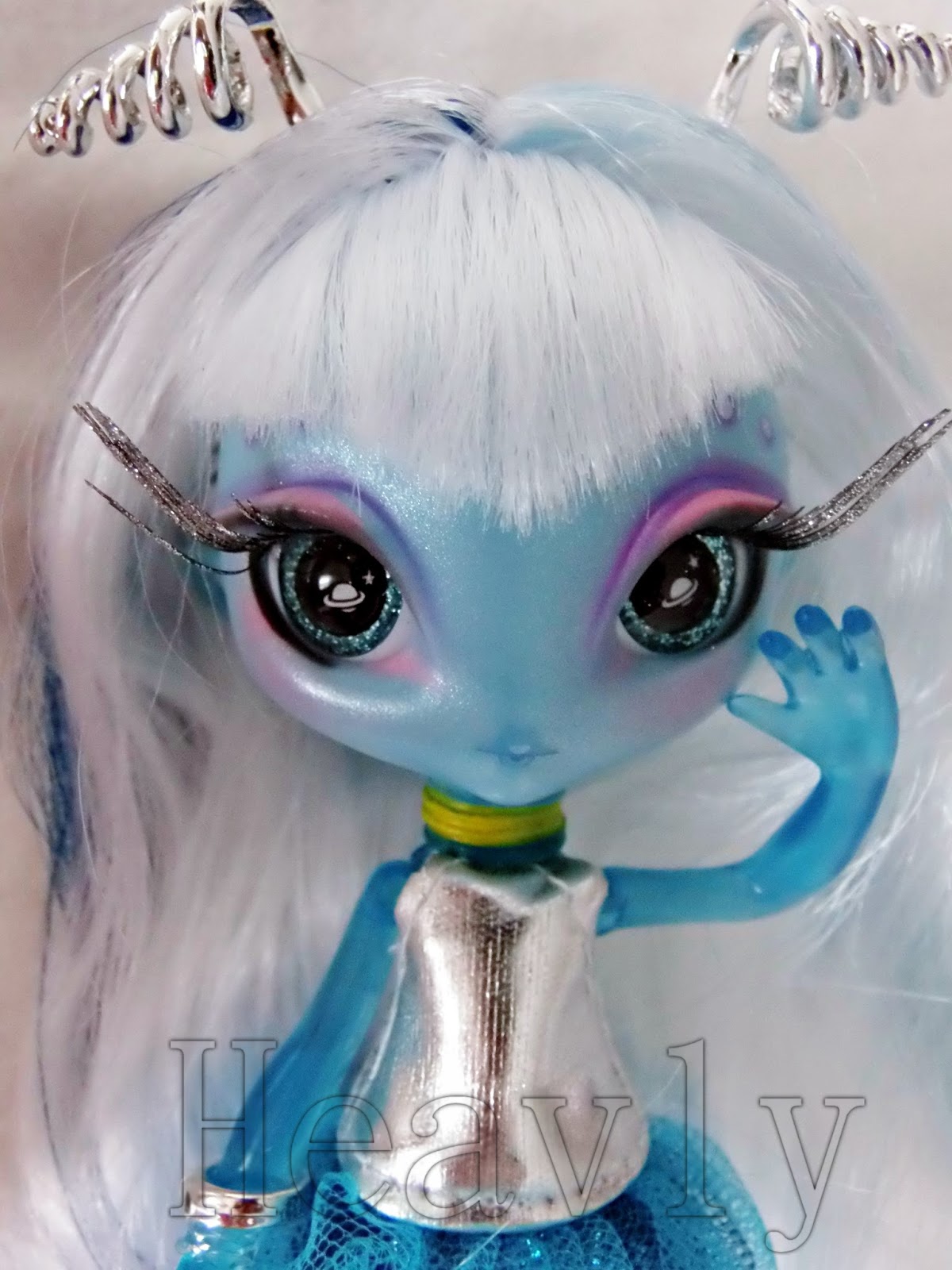 Heavly Dolls: Una Verse - Novi Star