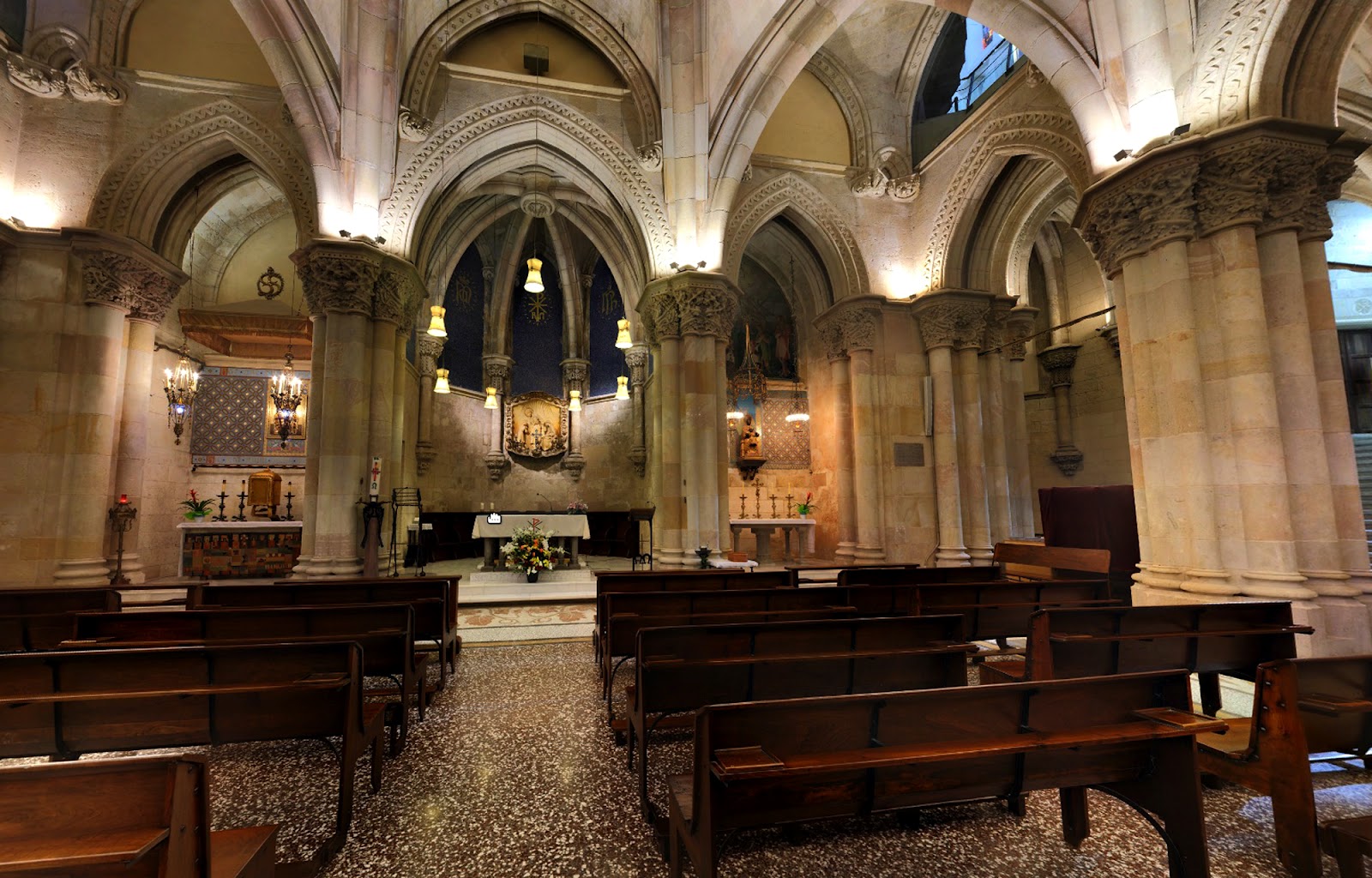 Cajón de I. Guijarro S.: LA CRIPTA DE LA SAGRADA FAMILIA - BARCELONA ...