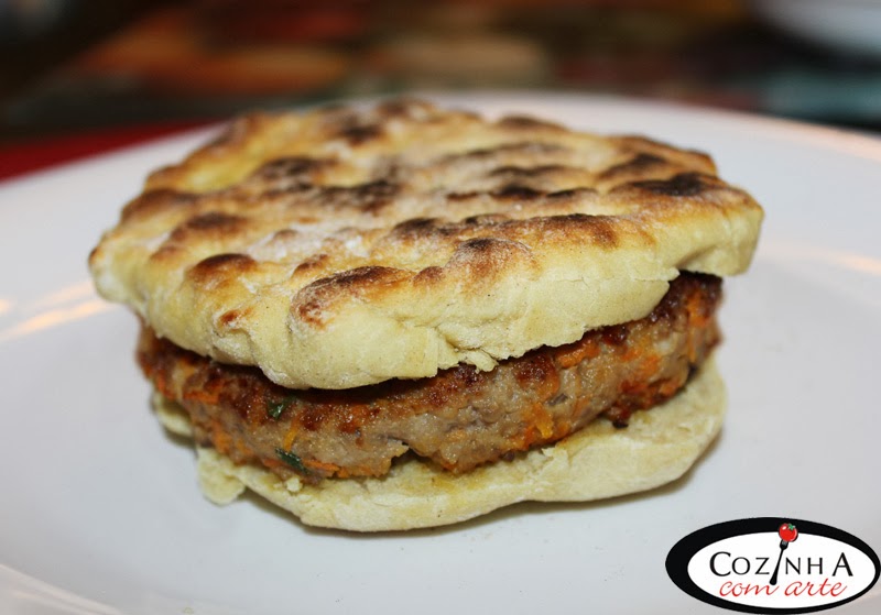 Cozinha com Arte: Hamburger com cenoura em pão do caco caseiro com ...